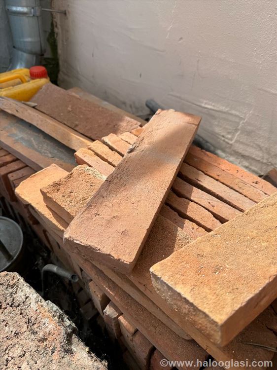 Poklanjam dekorativne listele od opeke | Halo Oglasi