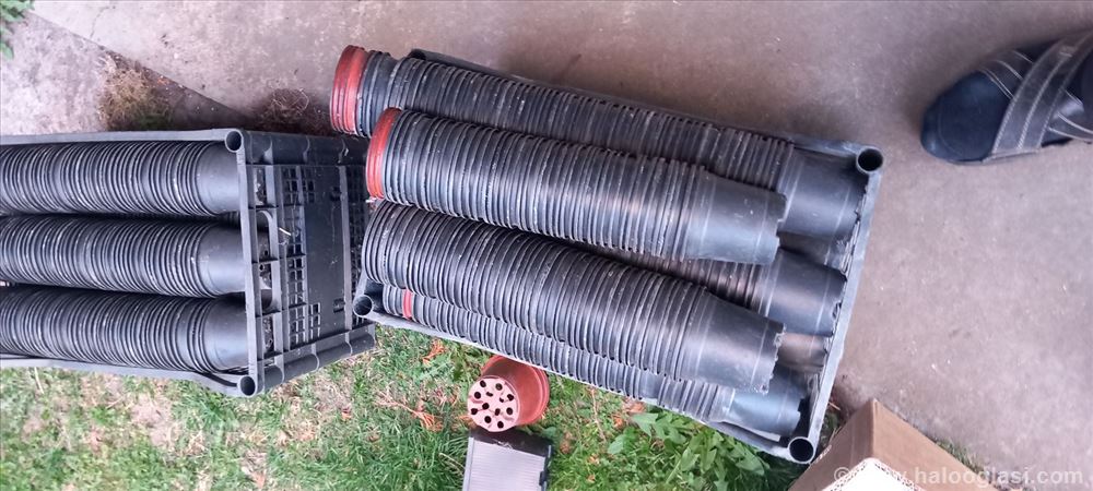 Prodajem polovne saksije za rasad povrća i cveća | Halo Oglasi