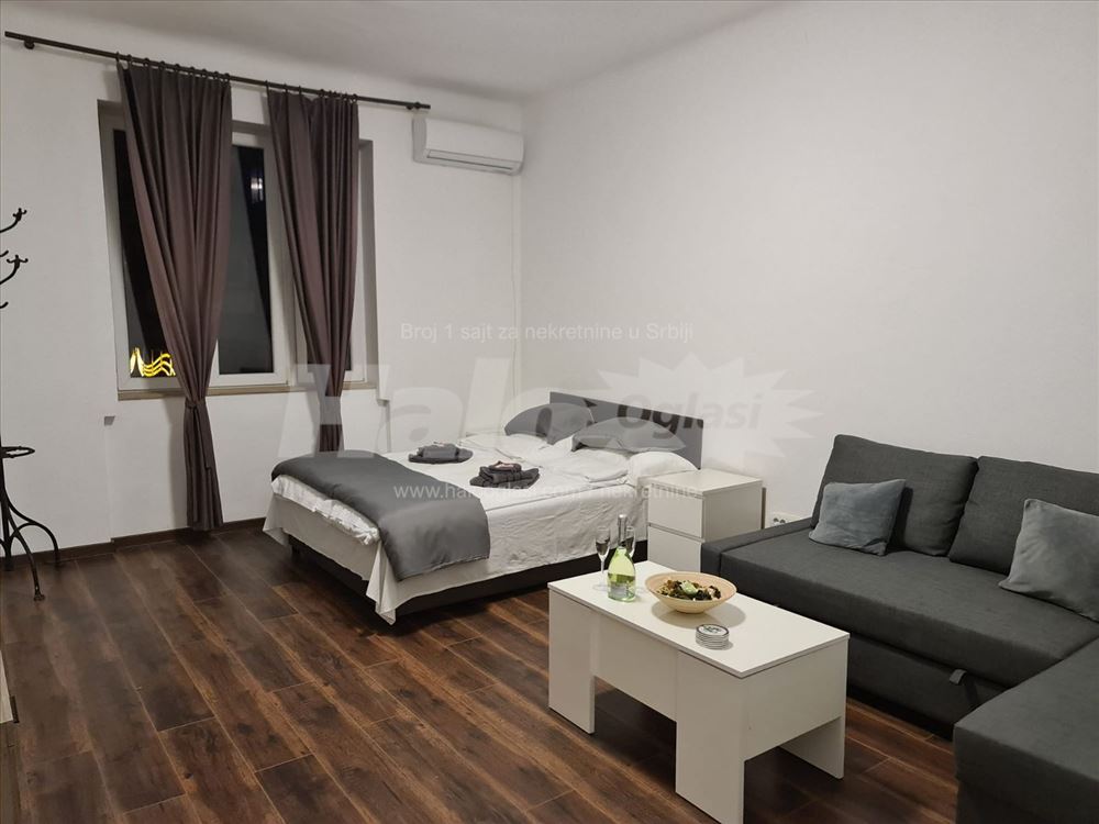 Zemun centar Karadjordjeva | Halo Oglasi