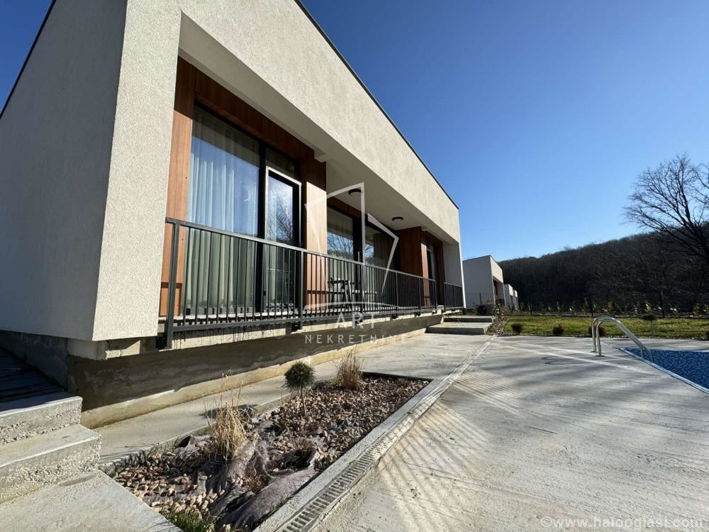 Kosmaj , lux kuća sa bazenom, 66m2 ID#7366 | Halo Oglasi