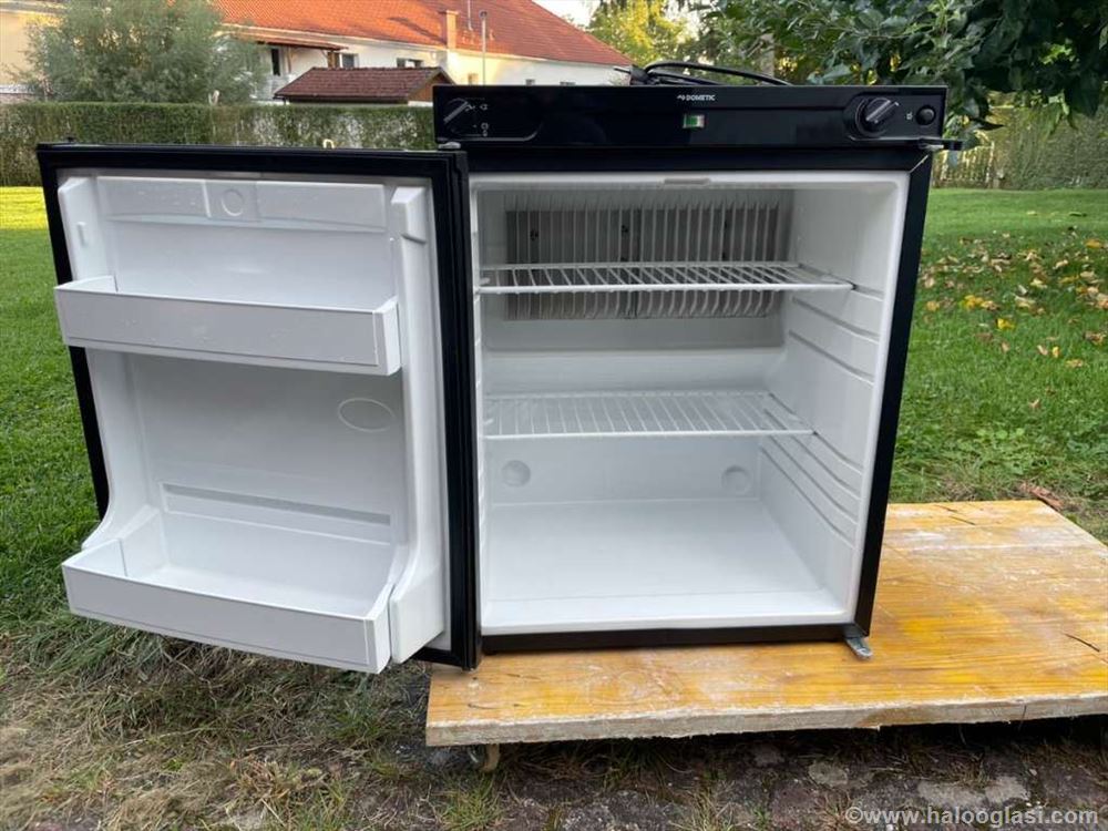 Frizider Dometic 12v 220v +akumulator+plinska boca | Halo Oglasi
