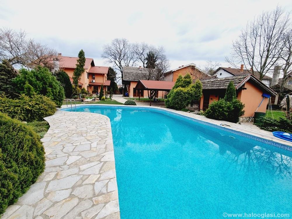 Bačka Topola, EKSKLUZIVNA kuća na reci u centru | Halo Oglasi