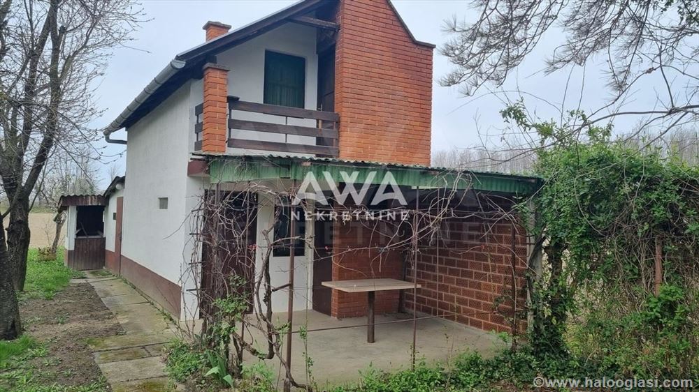 Bezdan. Spratna vikendica na Kendjiji | Halo Oglasi