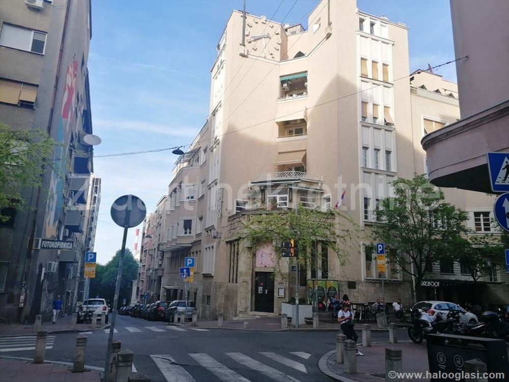 Jedinstven mali salonac u zgradi UK “Parobrod” | Halo Oglasi