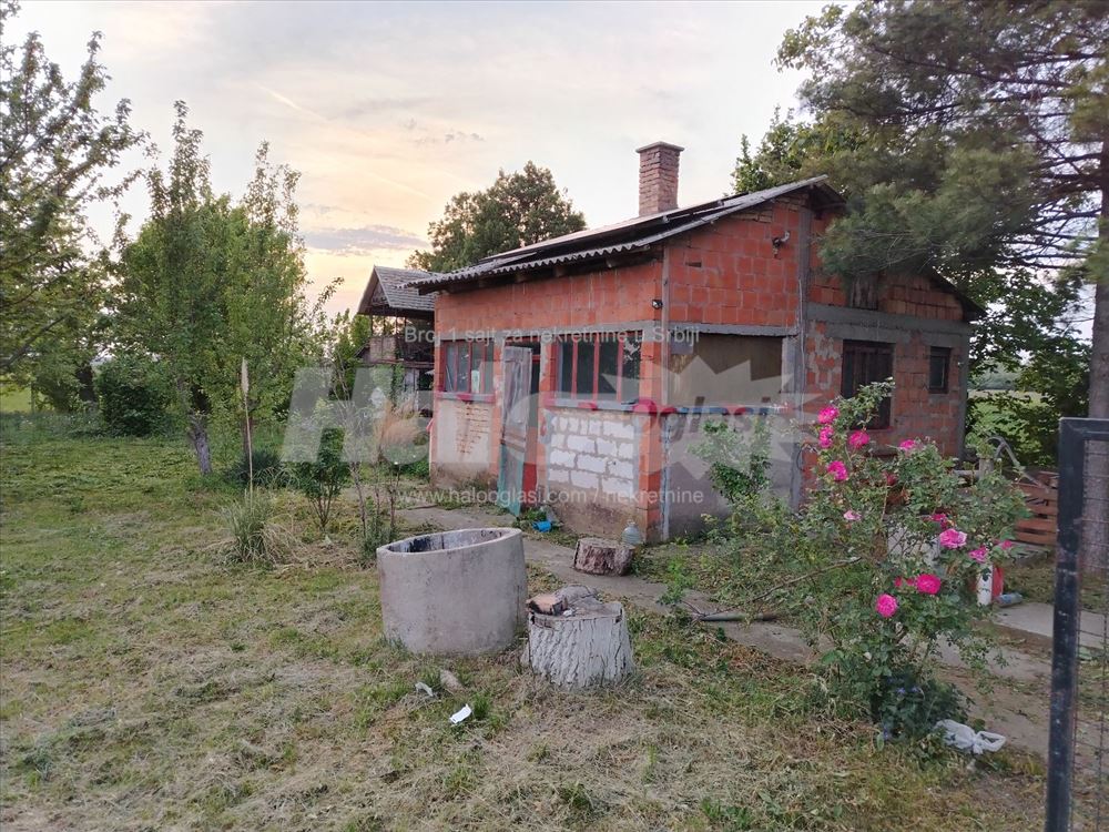 Vikendica 30 ari u Perlezu | Halo Oglasi