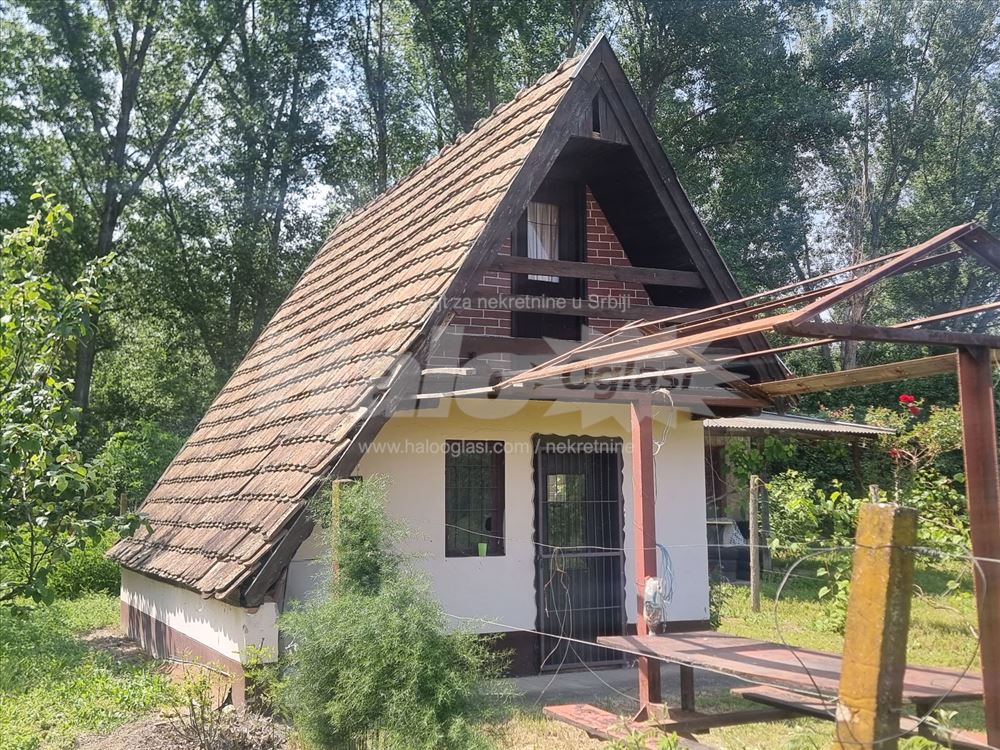 Vikendica pored reke Tise u Molu | Halo Oglasi