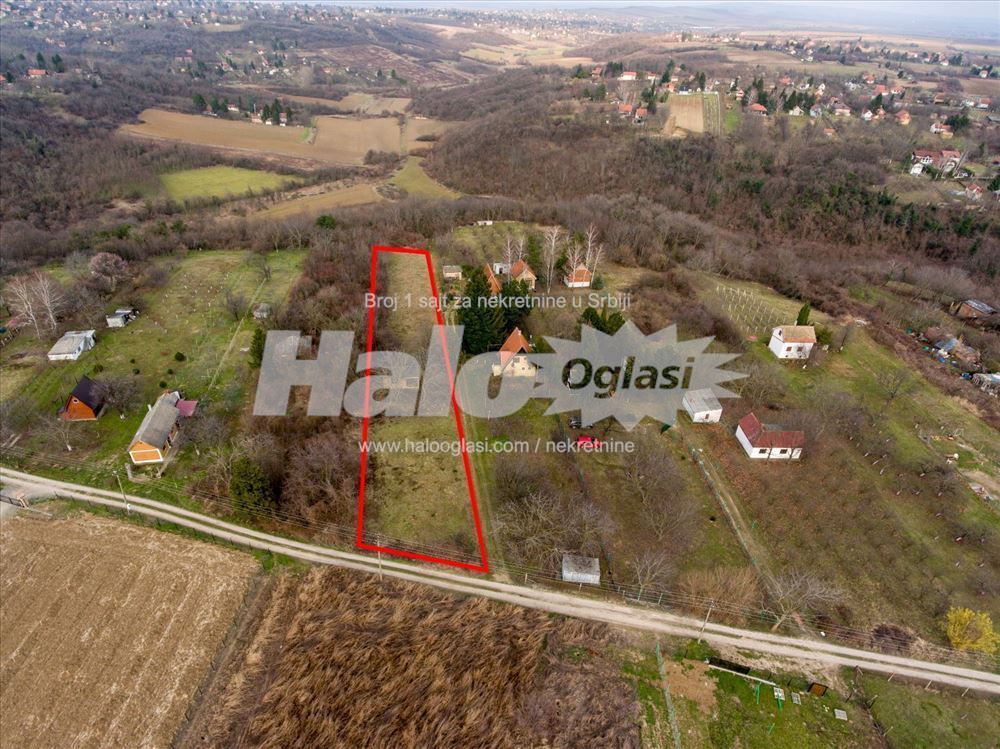 Plac na Banstolu (Fruška Gora) blizu putu BG-NS | Halo Oglasi