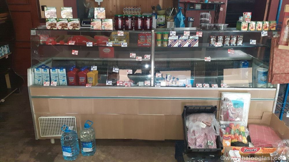 Rafovi, vitrina, peć na drva | Halo Oglasi