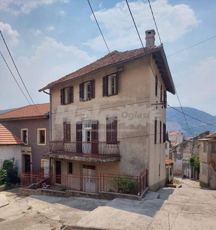 Trebinje- Kuća u centru | Halo Oglasi