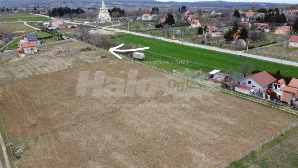 Plac Banstol kod crkve 15 ari | Halo Oglasi