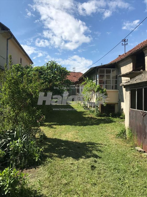 Kuca sa imanjem selo Modrica na 7 km Krusevca. | Halo Oglasi