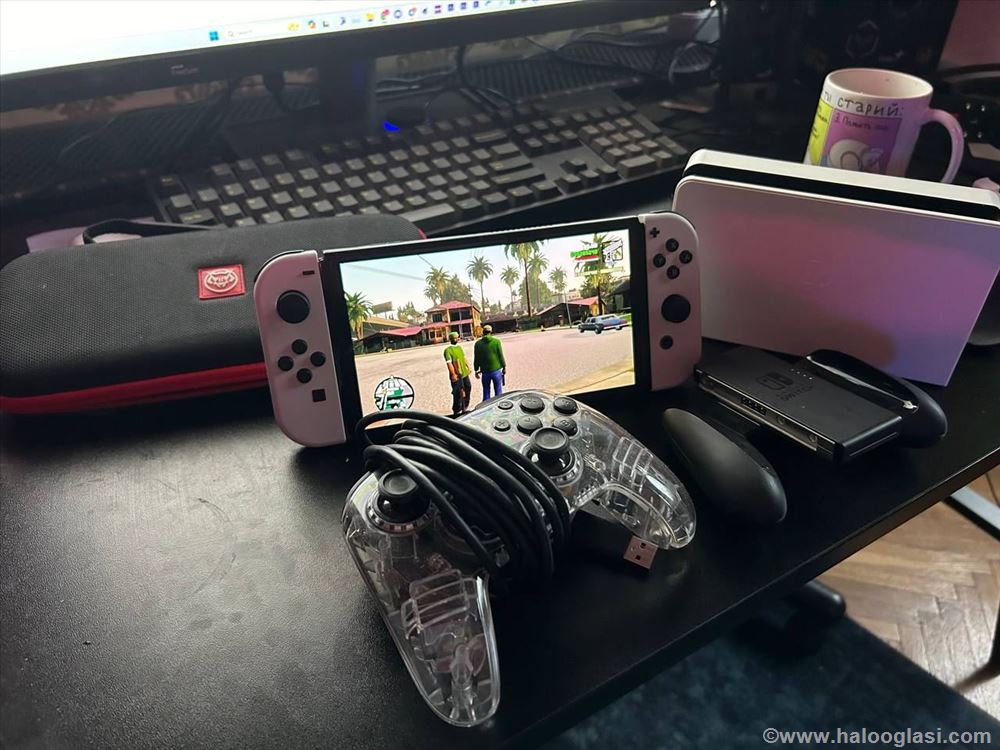 Nintendo Switch OLED | Halo Oglasi