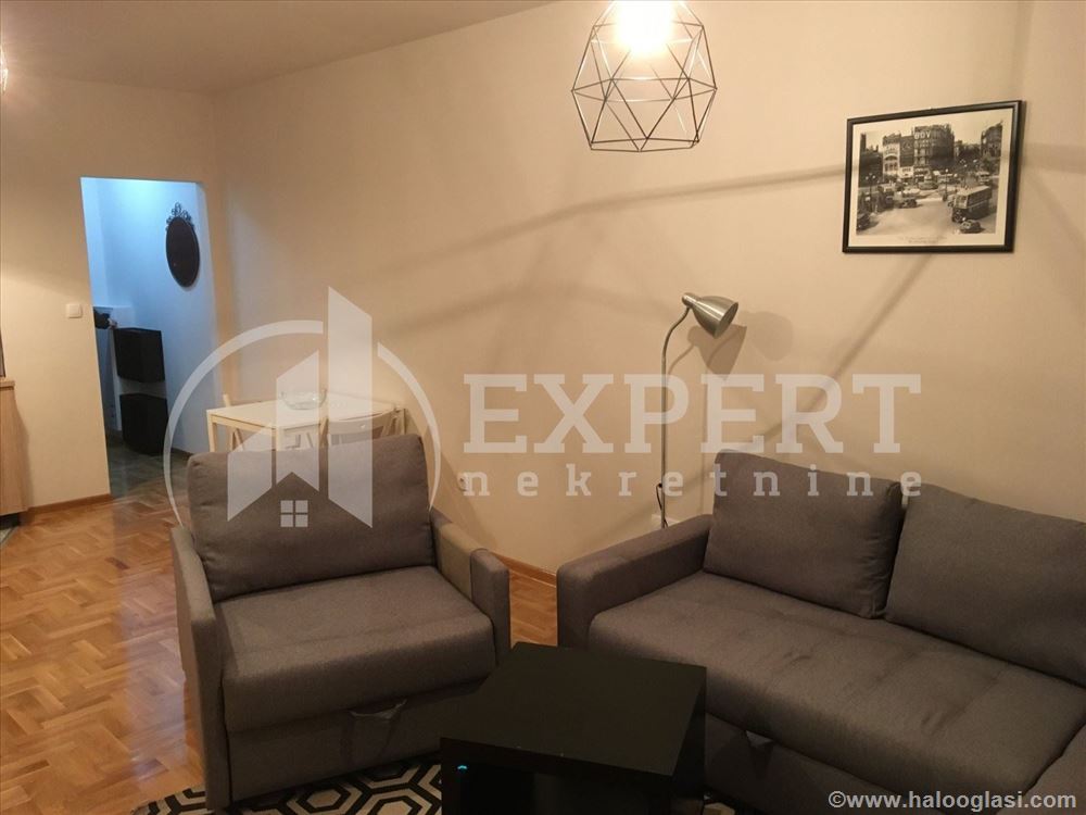 Izdaje se garsonjera u blizini pešačke zone! | Halo Oglasi