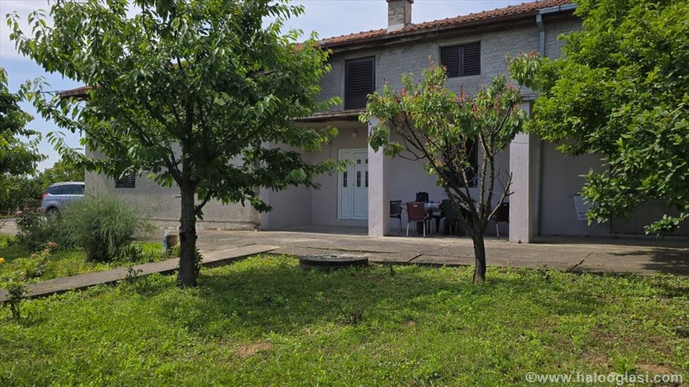 Leštane, 220m2, 9 ari parcela | Halo Oglasi