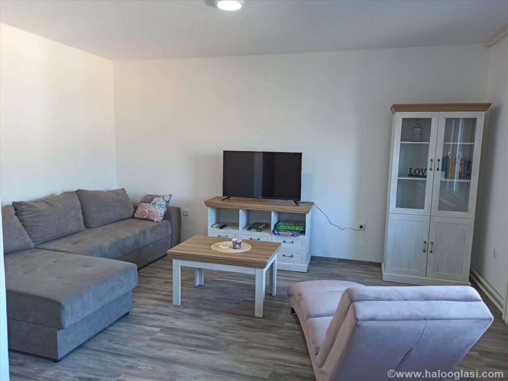 Trosoban stan, Ruma,centar, povoljno | Halo Oglasi