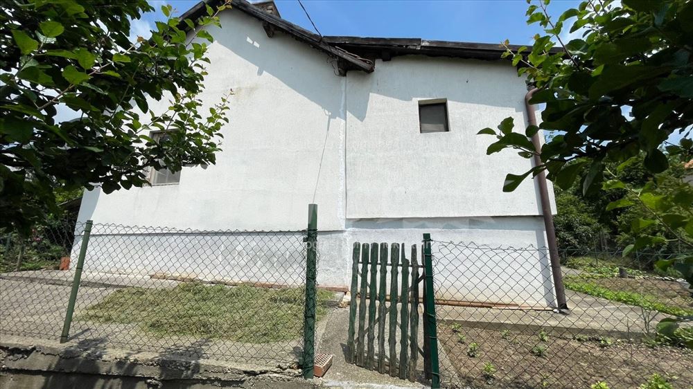 Kuca u Resniku | Halo Oglasi