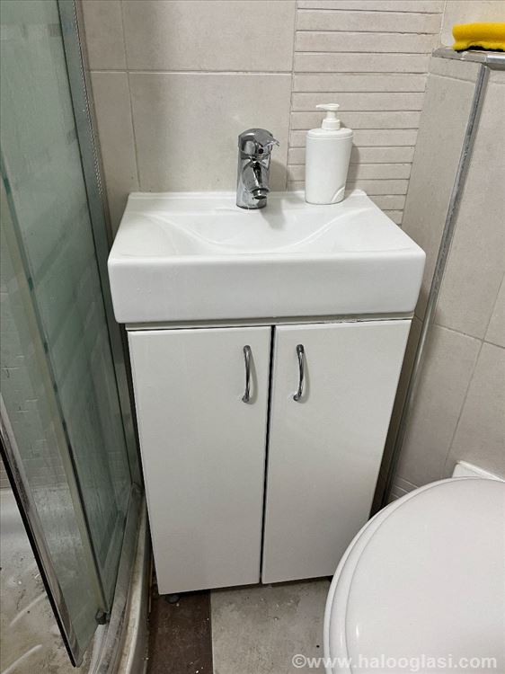 Lavabo sa ormarićem , dimenzija 45x30x85 | Halo Oglasi