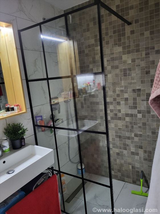 Prelep paravan za tuš kabinu | Halo Oglasi