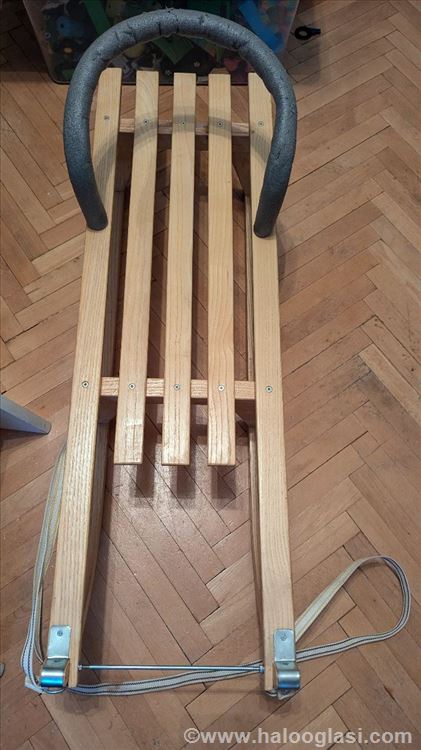 Sanke drvene sa naslonom | Halo Oglasi