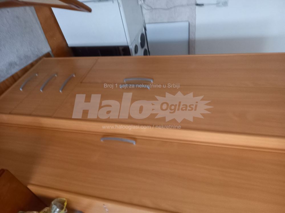 namesten u celosti, visoki plafoni kao salonac | Halo Oglasi