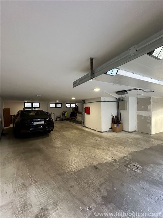 Privatna garaža 110m2,Bulevar kralja Aleksandra | Halo Oglasi