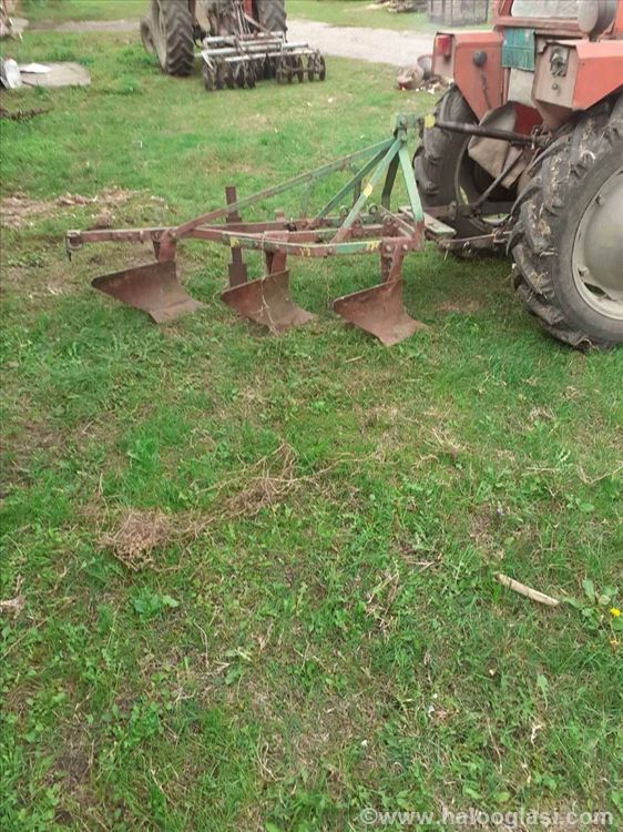 Prodajem Plug sa tri brazde. | Halo Oglasi