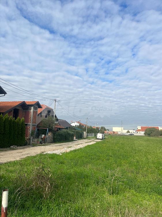 Plac u Surcinu | Halo Oglasi