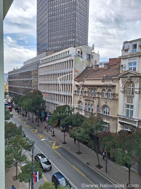 Na odličnoj lokaciji, salonac ID#9066 | Halo Oglasi