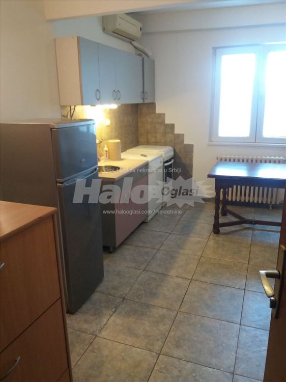 Izdaje se stan kod Arene | Halo Oglasi