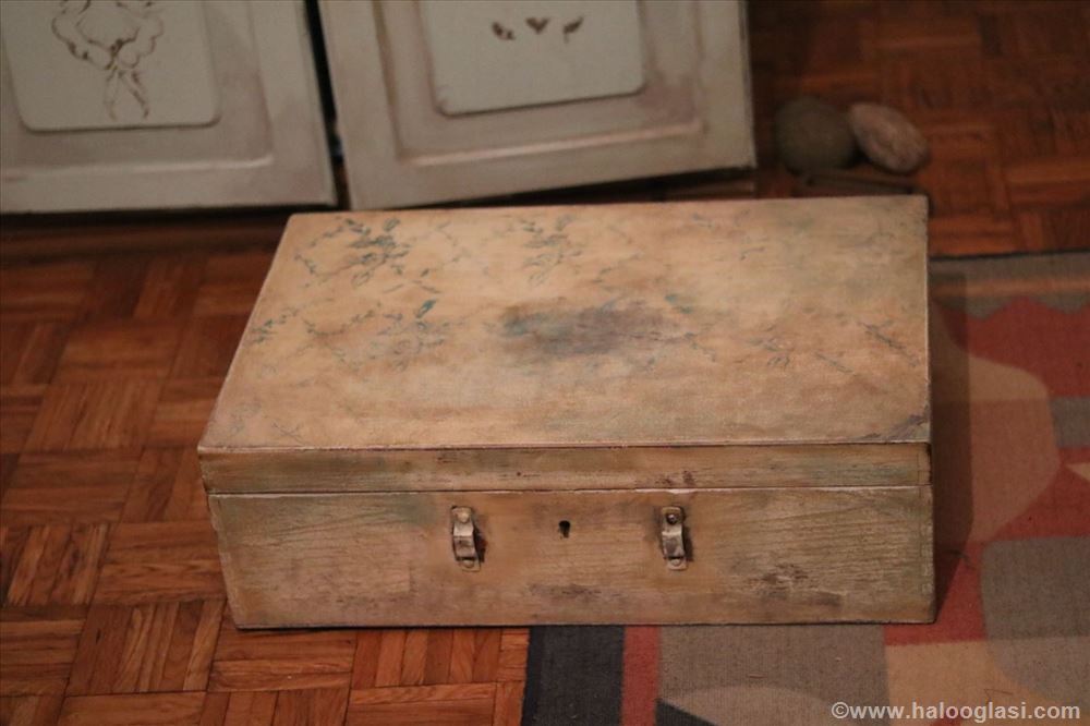 Vintage drveni kofer skrinja | Halo Oglasi