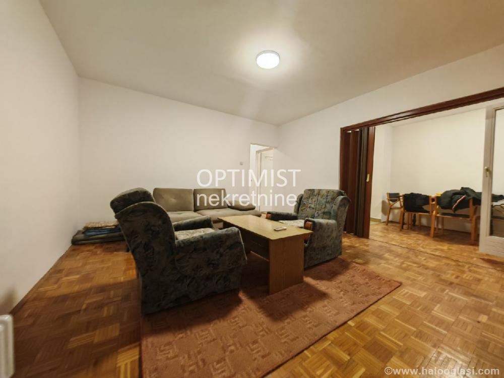 Prazan, odmah useljiv, zgrada iz 90-tih godina ID# | Halo Oglasi