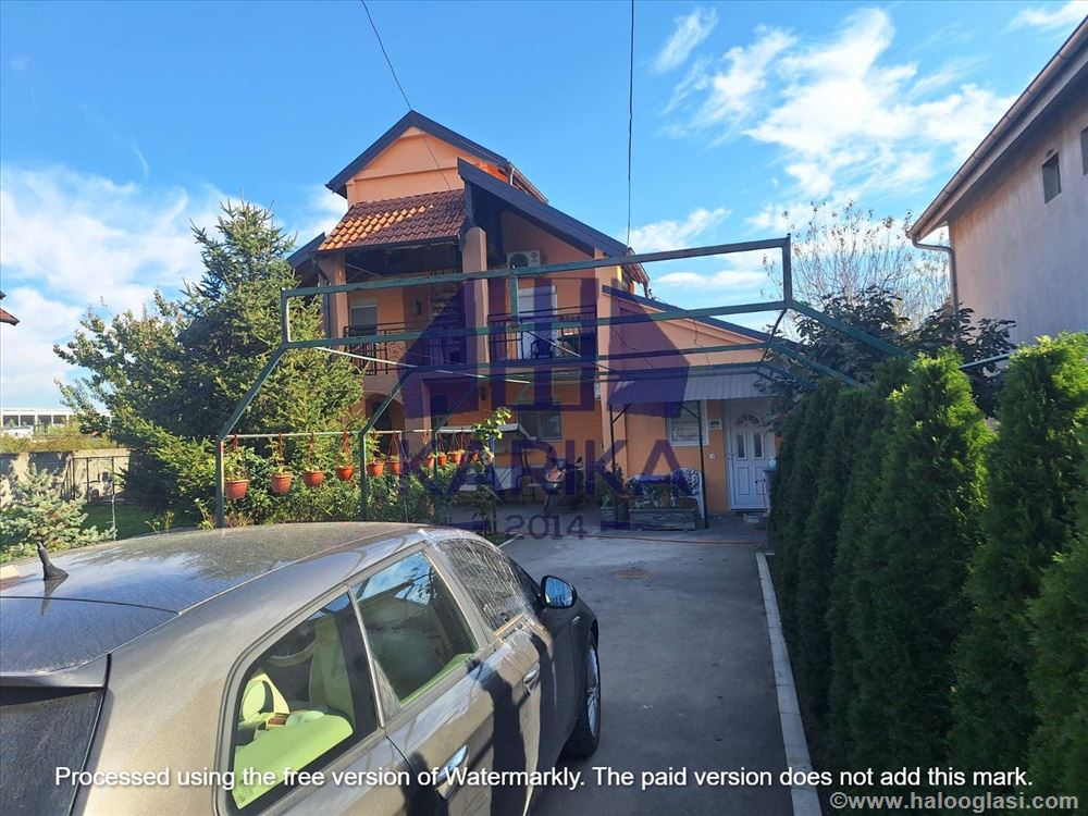 Surčin, Ledine kuća - tri stana 240m2 na 7,5 ari | Halo Oglasi