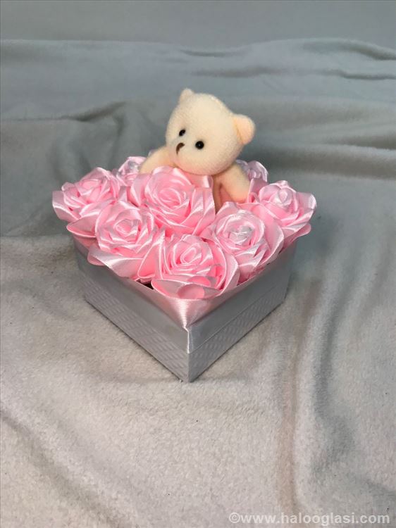 Poklon box roze RUŽE i meda | Halo Oglasi