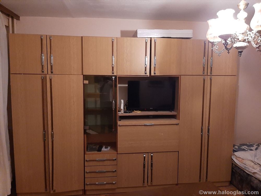 Ormar sa vitrinom | Halo Oglasi