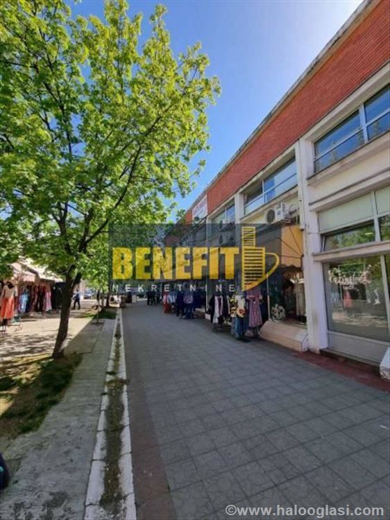 Lep lokal od 23 m2 u Tc Piramida (Top-shop centar) | Halo Oglasi
