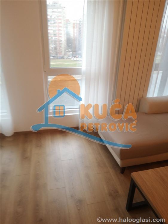 Izdaje se stan u blizini tržnog centra Delta sa p | Halo Oglasi