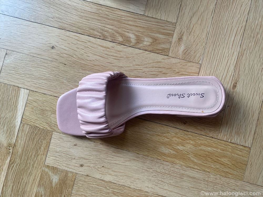 Roze papuče | Halo Oglasi