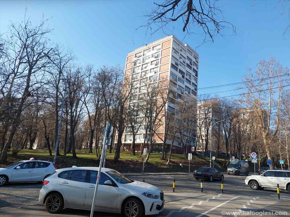 Humska Autokomanda kod Stadiona Renoviran | Halo Oglasi