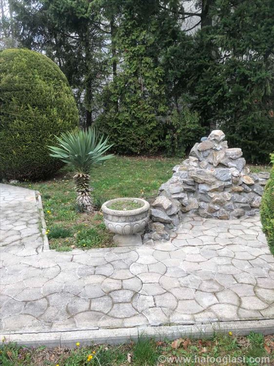 Miljakovac III 240m2 7a plac | Halo Oglasi