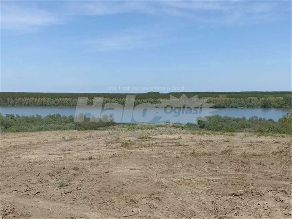 Stari Slankamen plac | Halo Oglasi