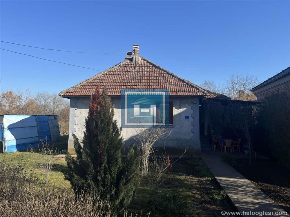 Lepa seoska kuća sa prostranim placem u Kočinom se | Halo Oglasi