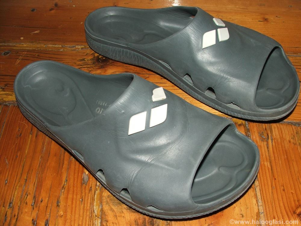 Arena papuče br. 44-45 | Halo Oglasi
