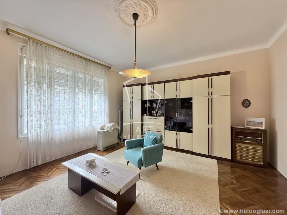 Profesorska kolonija, kuća u zajedničkom dvorištu | Halo Oglasi