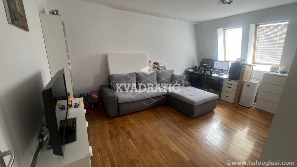 Crveni Krsta, 65m2, V, 2.0 CG | Halo Oglasi