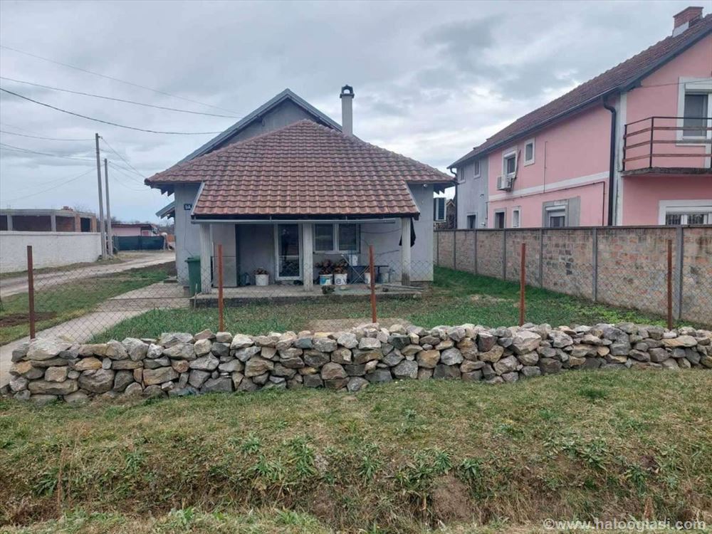 Bečmen, kuća, 120 + 80 m2 | Halo Oglasi