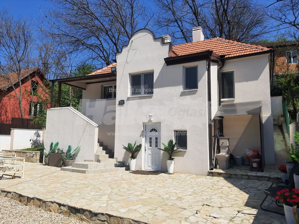 Lepa kuća sa bazenom u blizini Avale | Halo Oglasi