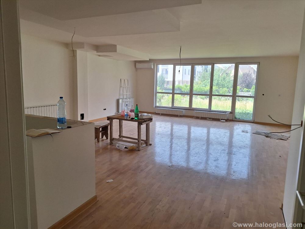 Krnjaca,Metro,vetikala kuce u nizu | Halo Oglasi