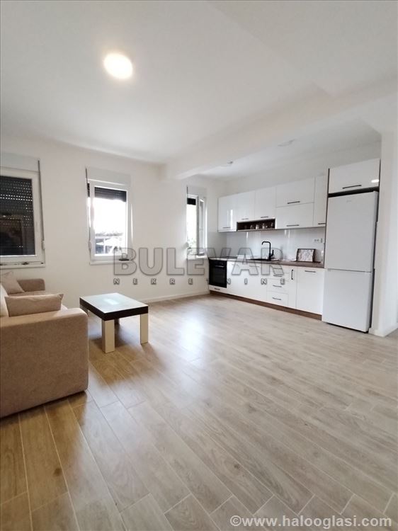 Izdaje se stan u centru | Halo Oglasi