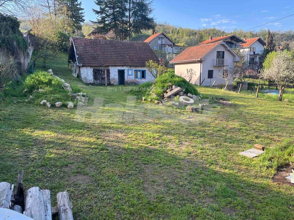 Plac na Jugovu u Smederevu + stara kuca | Halo Oglasi