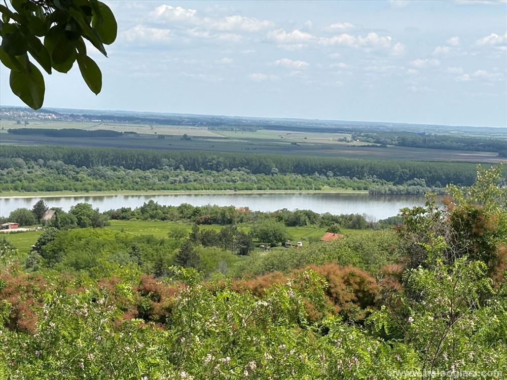 Plac sa kucom u Novom Slankamenu | Halo Oglasi